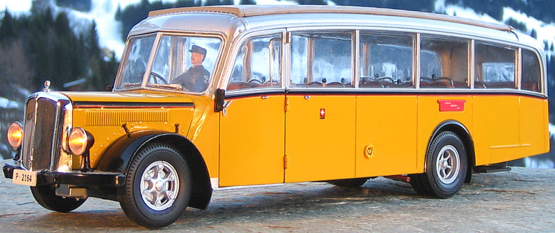 Postauto Saurer Alpenwagen III Baujahr 1951 M 1:24